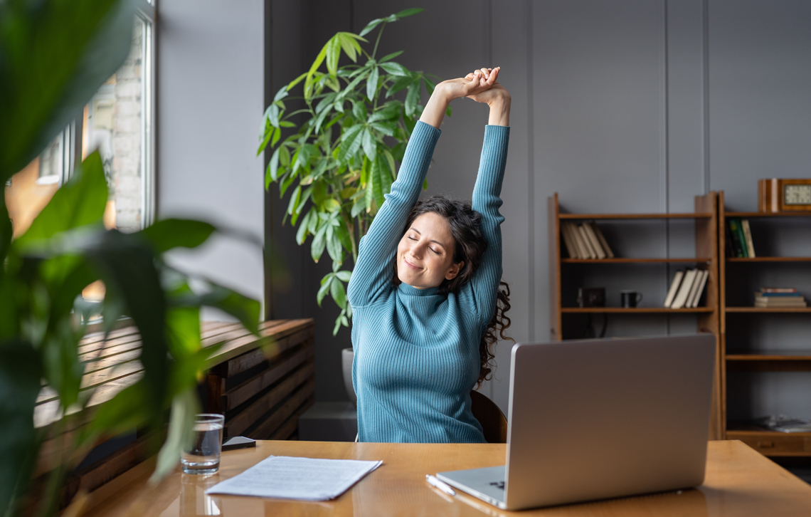 Pausas activas en el trabajo: cinco ejercicios para reducir el estrés